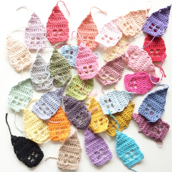 Little Crochet Houses Pattern & Tutorial | knitpurlhook