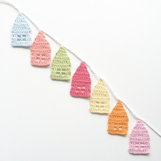 Little Crochet Houses Pattern & Tutorial | knitpurlhook